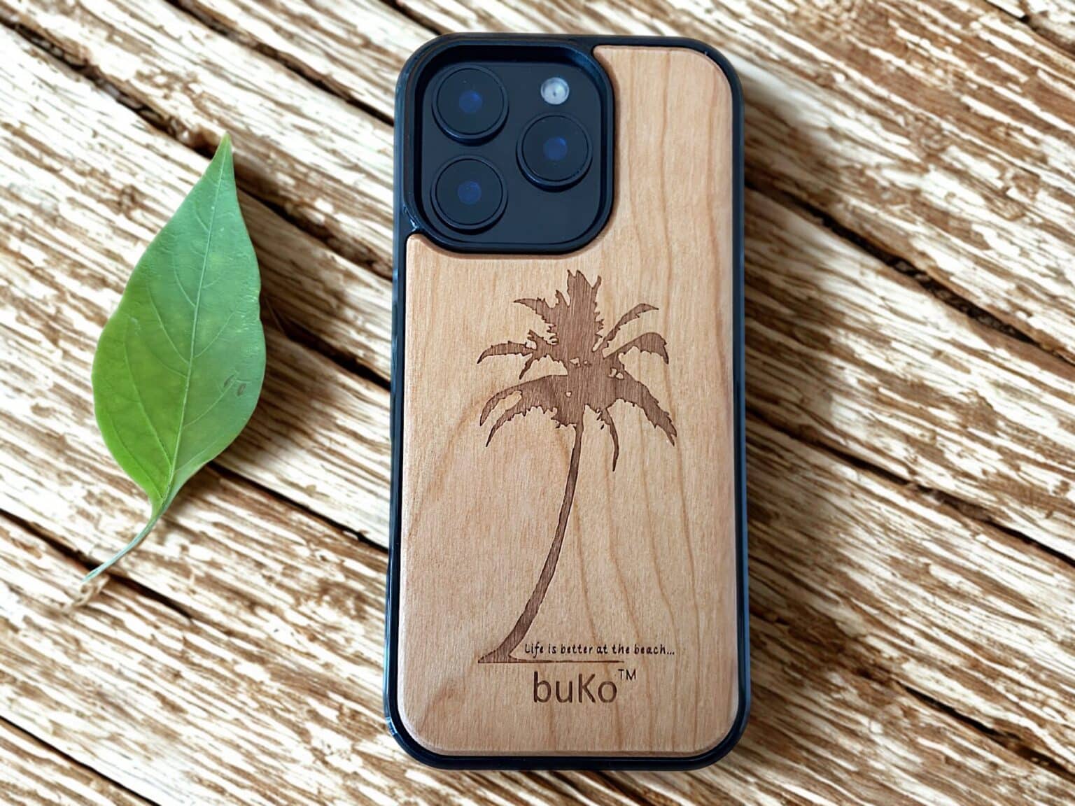 Wooden Phone Holder & Stand with Engraved Artworks - buKo
